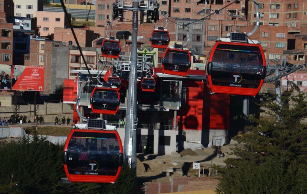 Mi Teleférico amplía horarios e incrementa cabinas para mitigar el ...